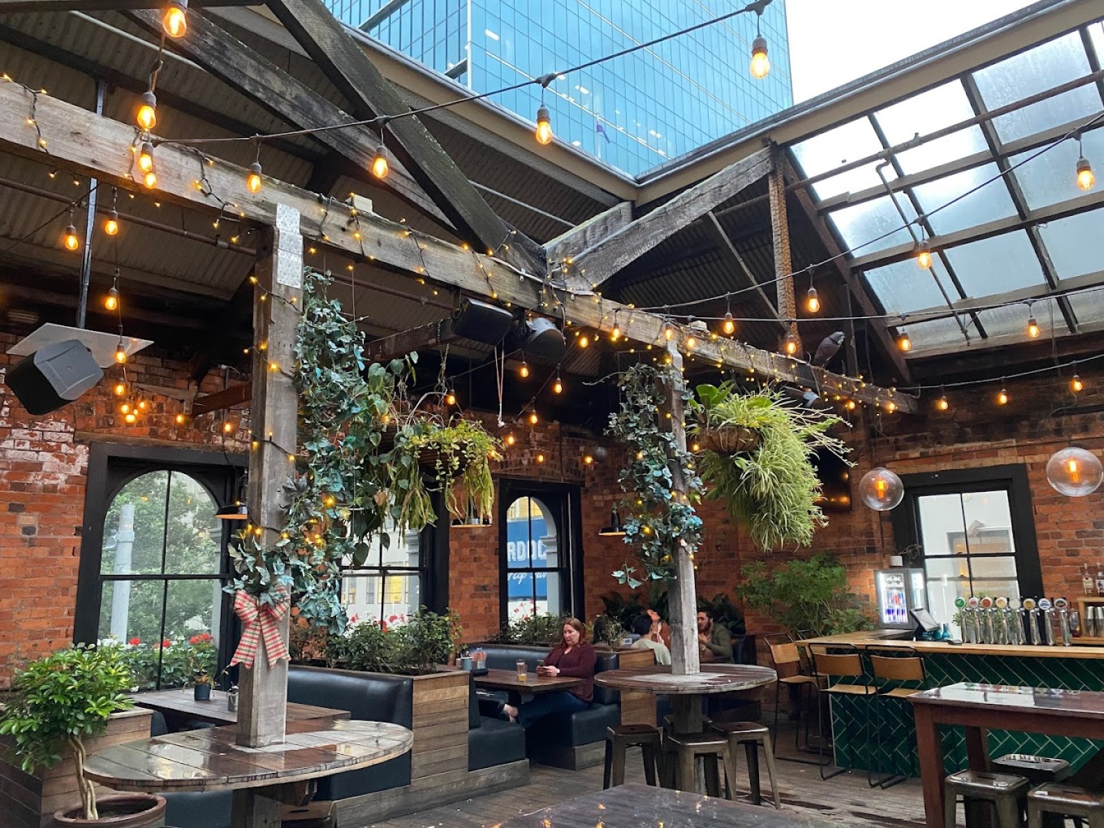 Happy Hour at Mr Murdoch's Rooftop Tavern, Auckland - Snappy Hour